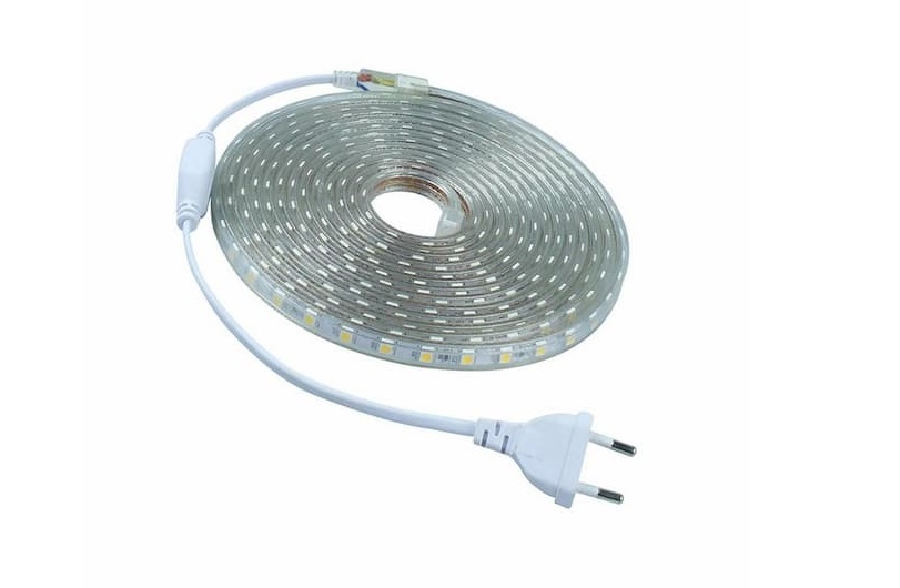 220V LED Trakovi - Močna in Neprekinjena Osvetlitev