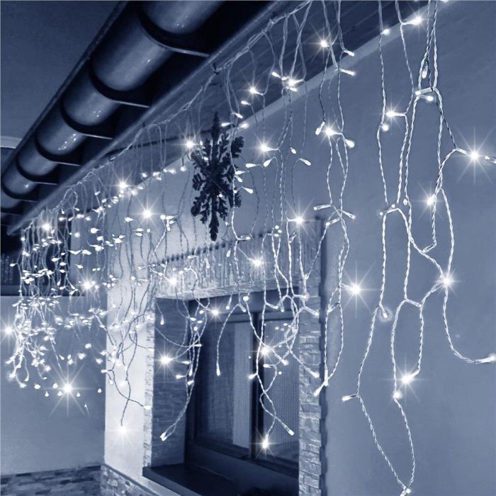 LED Lučke za Čarobno Ozračje - Energijsko Varčne in Vodoodporne